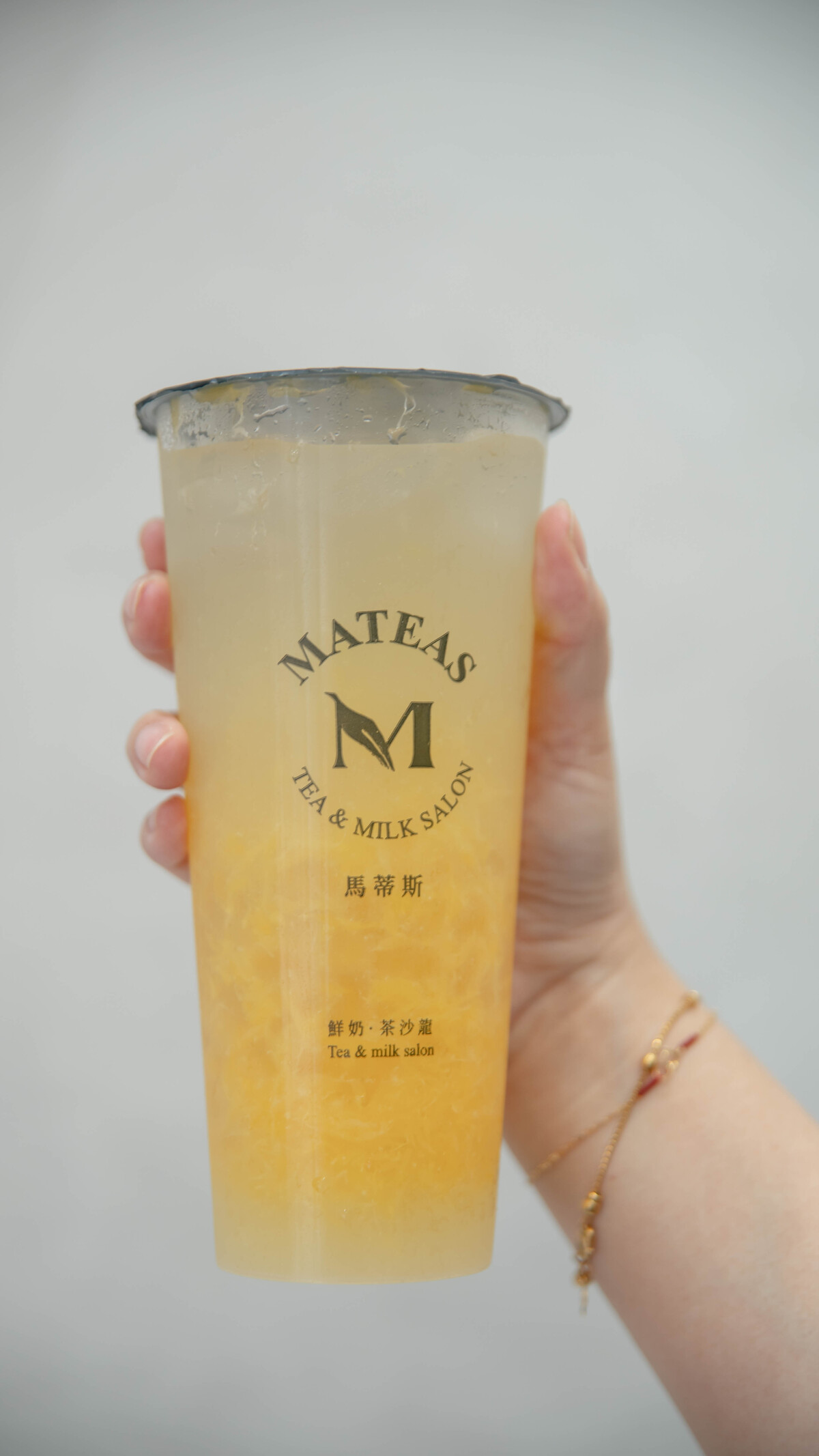 Mateas鮮奶‧茶沙龍│鮮奶茶控必報到！整瓶Dr.Milker不手軟全倒入，濃醇風味好想每天來一杯🤤 - 玩樂OL美食旅遊景點推薦
