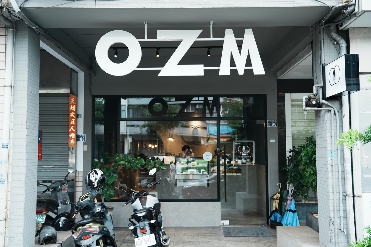 【台中西區咖啡店推薦】OZM啢男咖啡甜點｜好吃到暈倒的肉桂捲、蘋果派，在台中絕不能錯過的甜點店！ - 玩樂OL美食旅遊景點推薦
